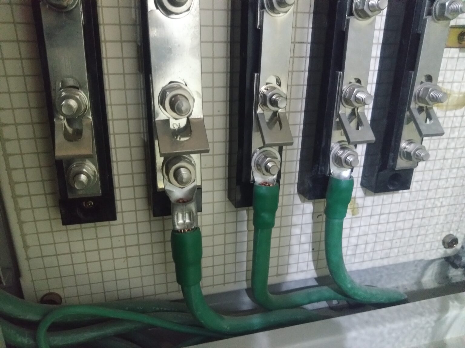 接地端子盤とは(用語説明） | 名無し電気管理事務所